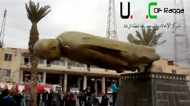 EXTREME BREAKING NEWS: Syria's Hafez al-Assad statue taken down by SNC ...