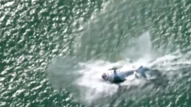 Helicopter Crashes Into Sea Off Auckland Video World News The