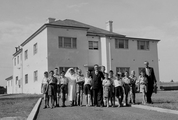 Apology to Australia's 'forgotten children'