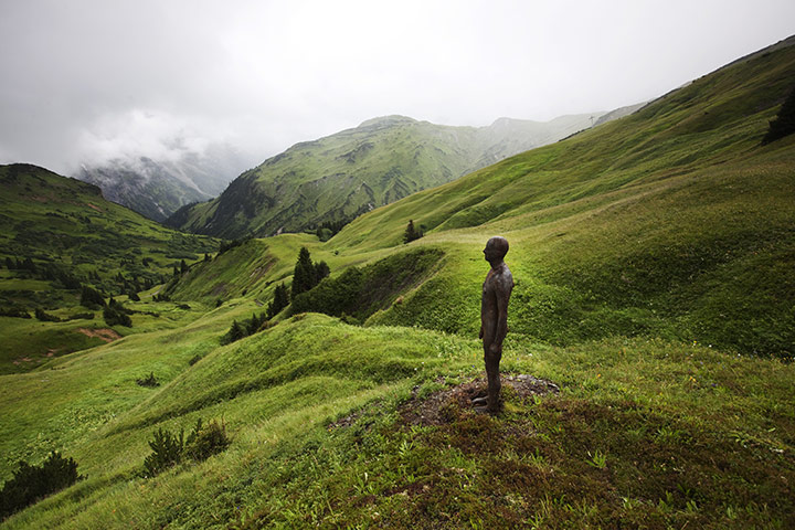 David Levene photographs the Horizon Field by Antony…