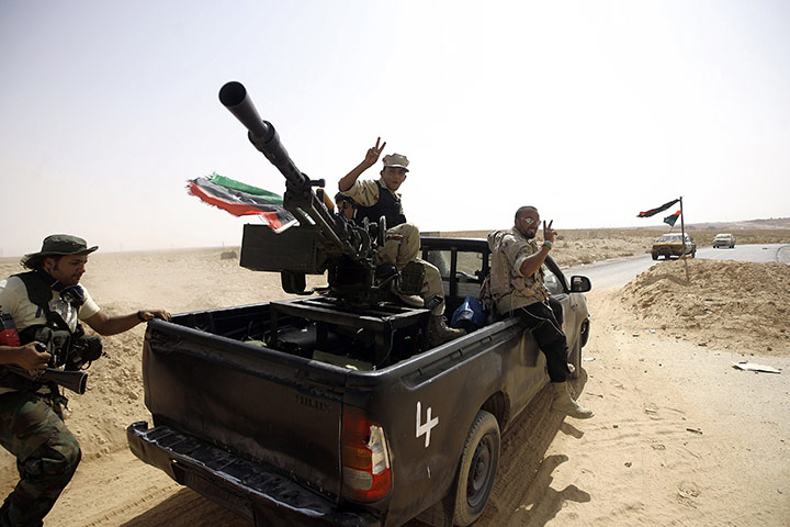 Libyan rebels fight for last Gaddafi bastions – in…