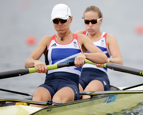 Women's rowing pair final: Team GB win first gold - in…