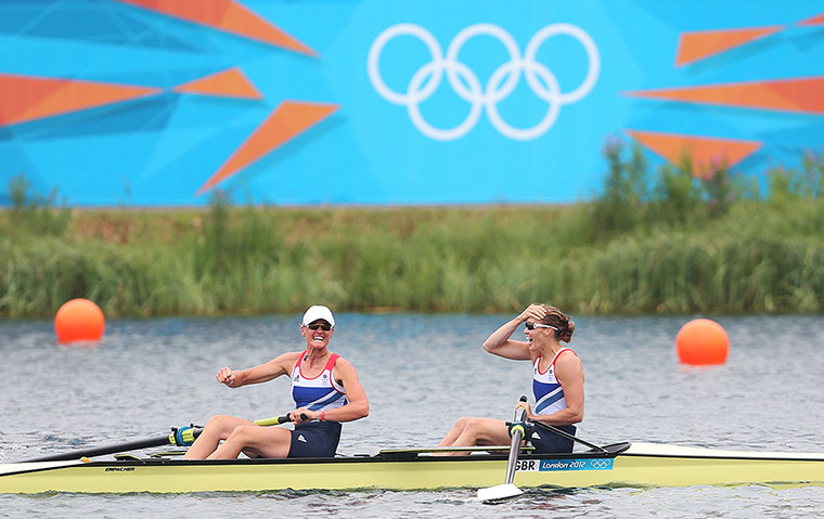 Women's rowing pair final: Team GB win first gold - in…