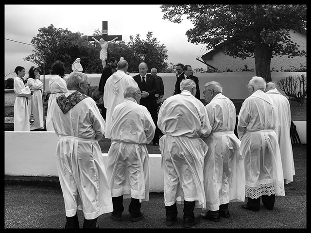 Stop all the clocks: your images of funerals – in…