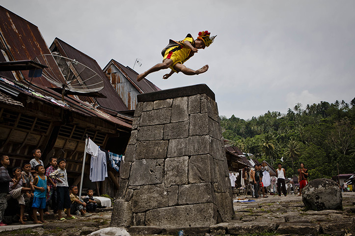 Stone-jumping on Nias island - in pictures
