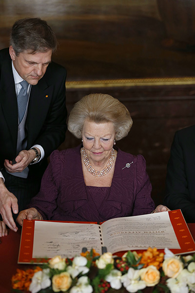 Queen Beatrix abdicates in favour of King…