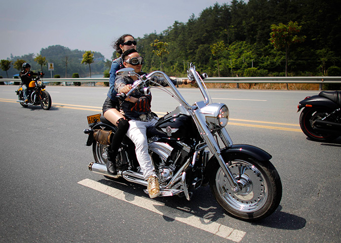 Harley Davidson enthusiasts rally in China - in…