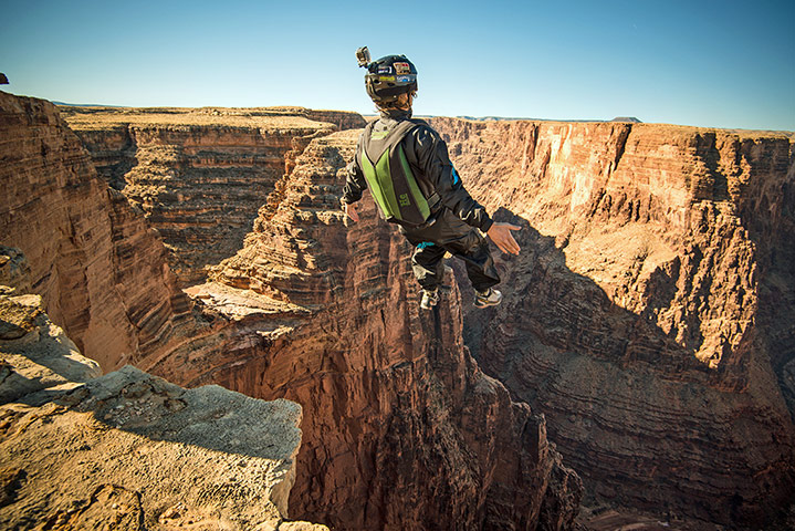 Base jumping in the Moab desert – in pictures