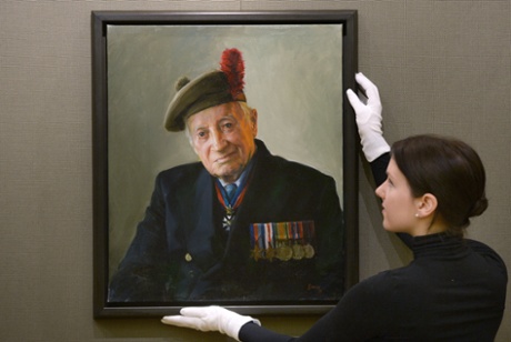 D-day veterans' portraits by celebrated artists go on…